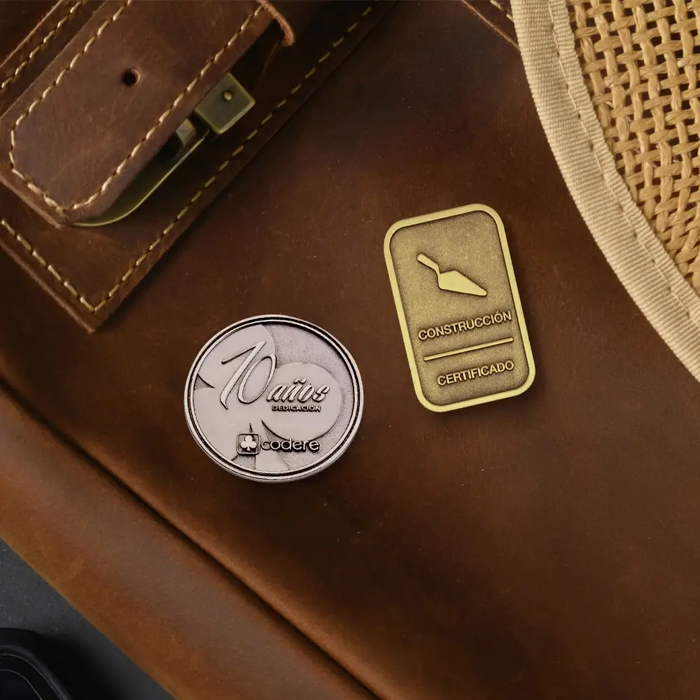 Pines troquelados - PINS.CR